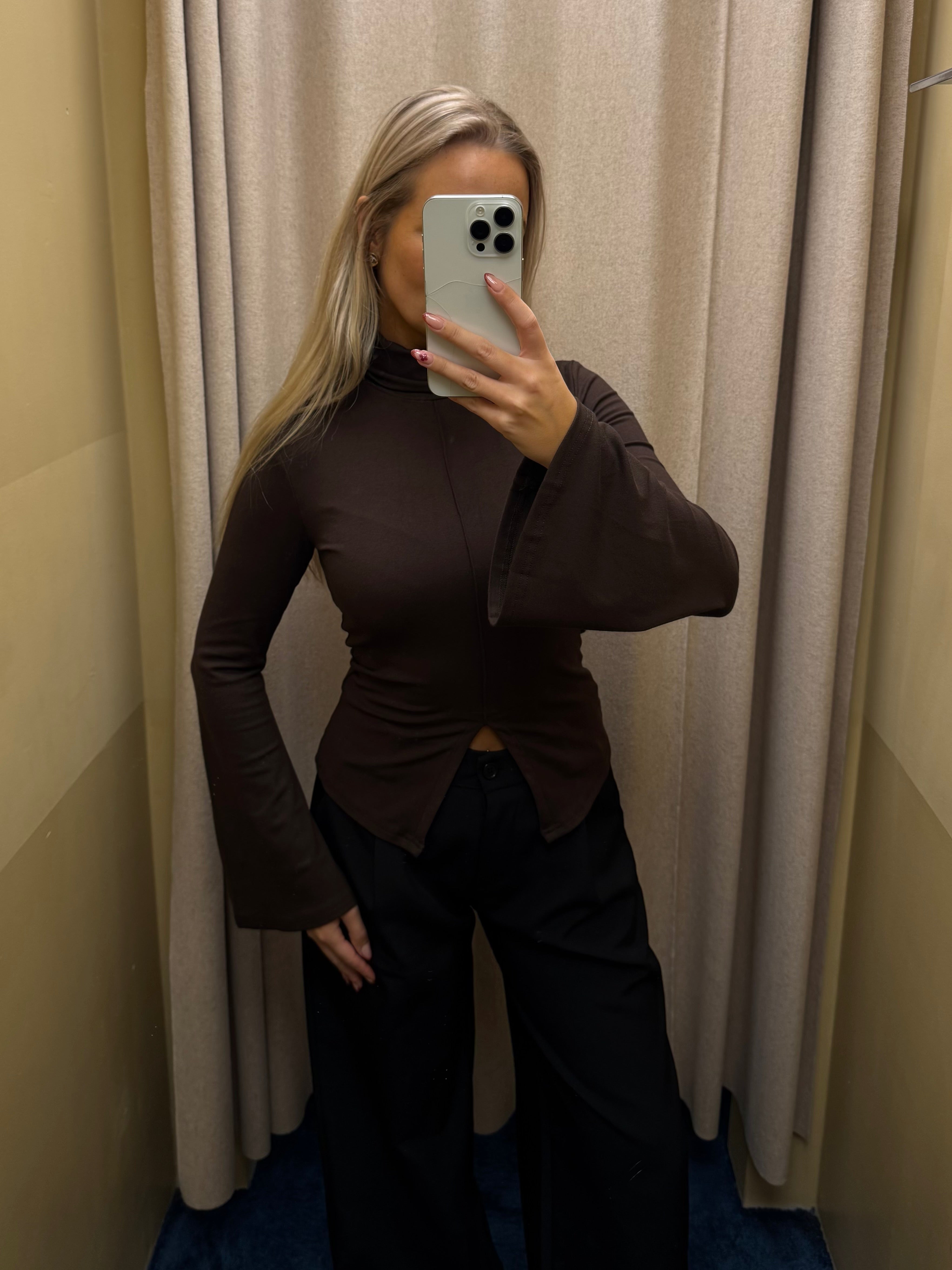 Signe bluse mørkebrun – Astrid Frank